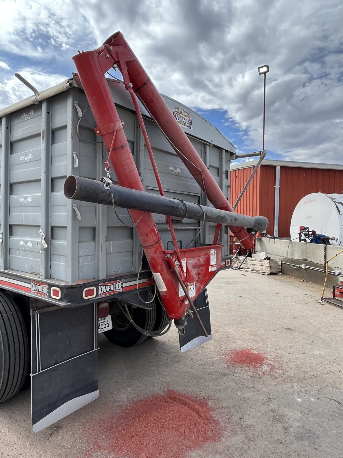 WFDF614 - Beaver Valley Supply - Westfield Tailgate Auger - Steel Flighting