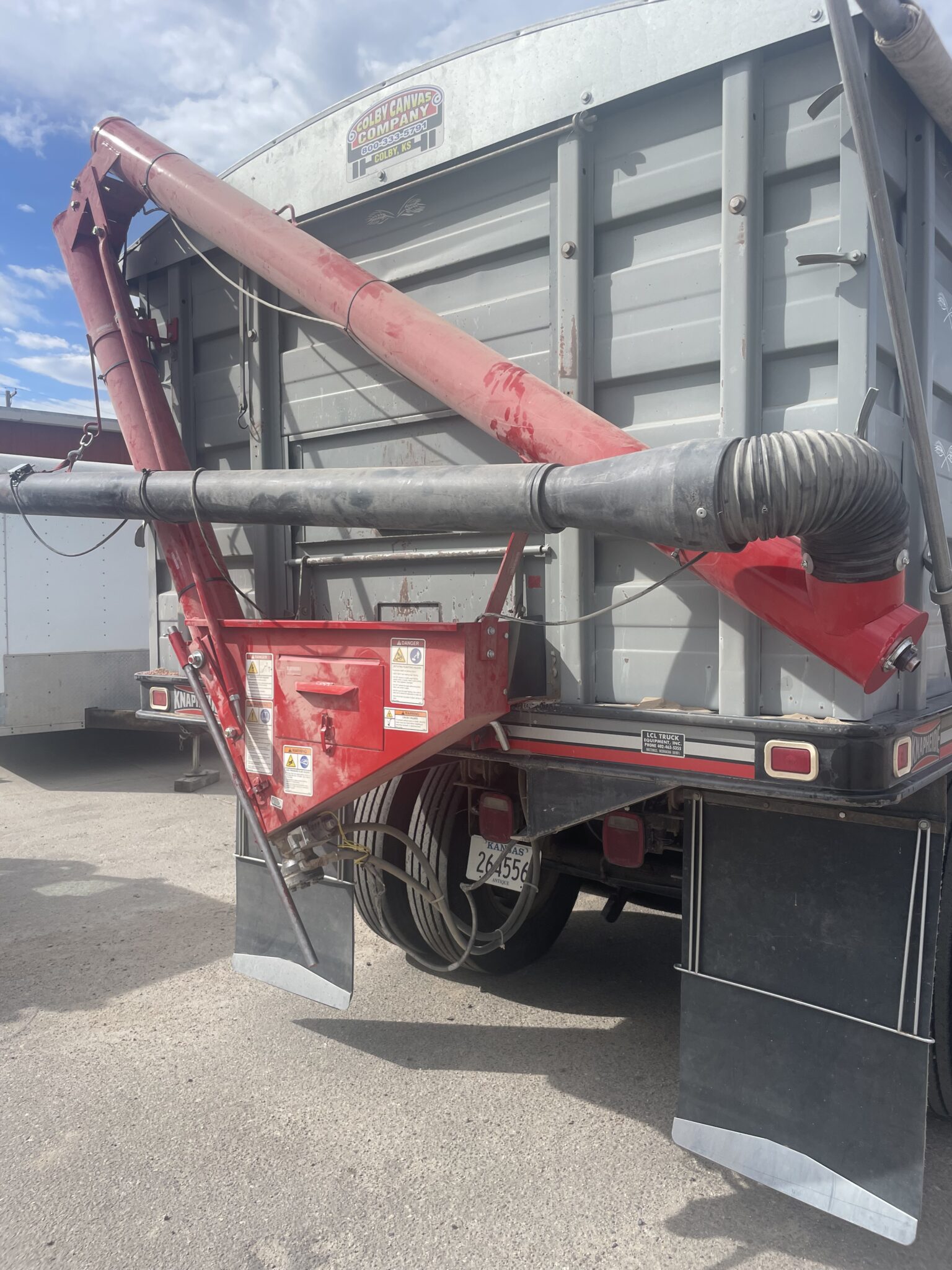 WFDF614 - Beaver Valley Supply - Westfield Tailgate Auger - Steel Flighting